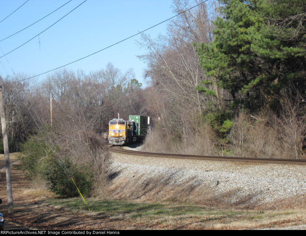 NS 22N rounds a curve